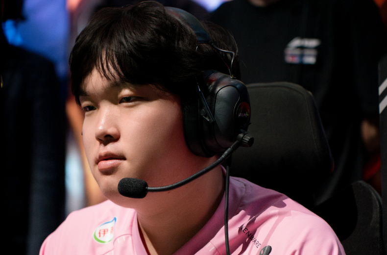 EDG拿无畏契约冠军，LPL进入狂欢，TheShy鼓掌祝贺_腾讯新闻