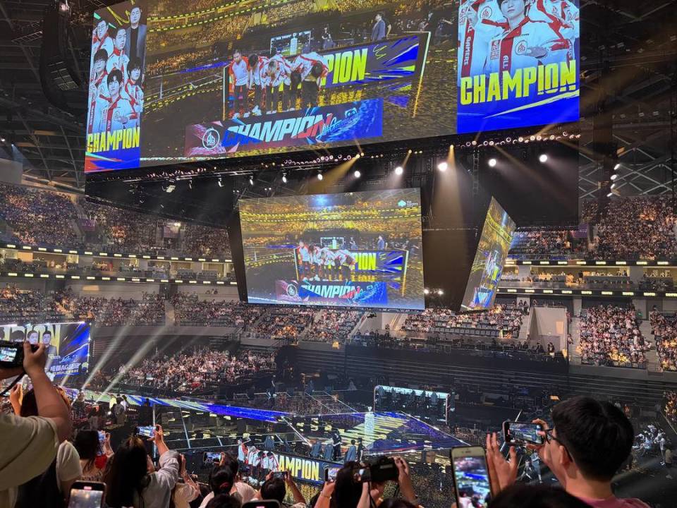 六连冠！成都AG超玩会夺得2025KPL夏季赛冠军_腾讯新闻