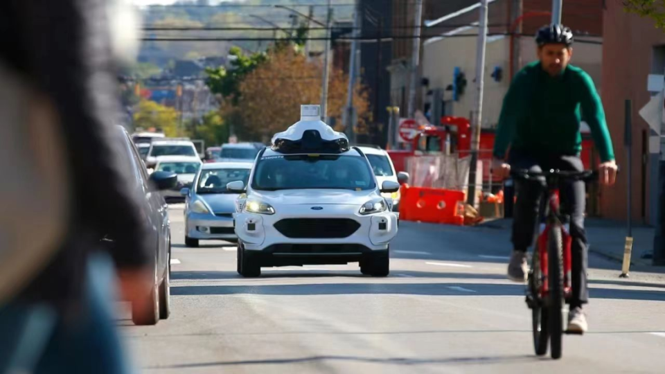 Robotaxi困境难解：L4长尾问题无对策，降级L3是行业必然？_腾讯新闻