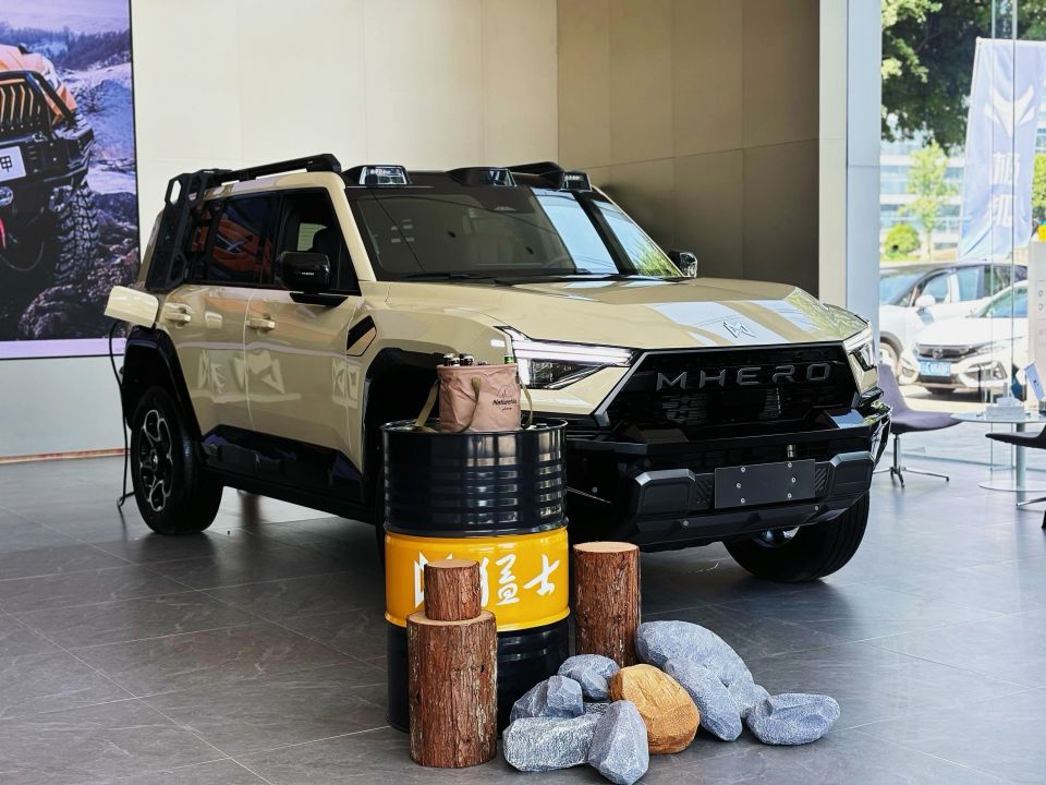 猛士M817到店实拍，车长5米1+华为乾崑，双电机551马力+空气悬架_腾讯新闻