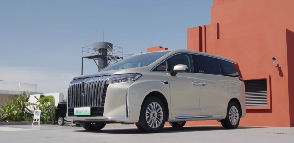 对标腾势D9！抢先体验魏牌高山DHT-PHEV【五号车论】_腾讯新闻