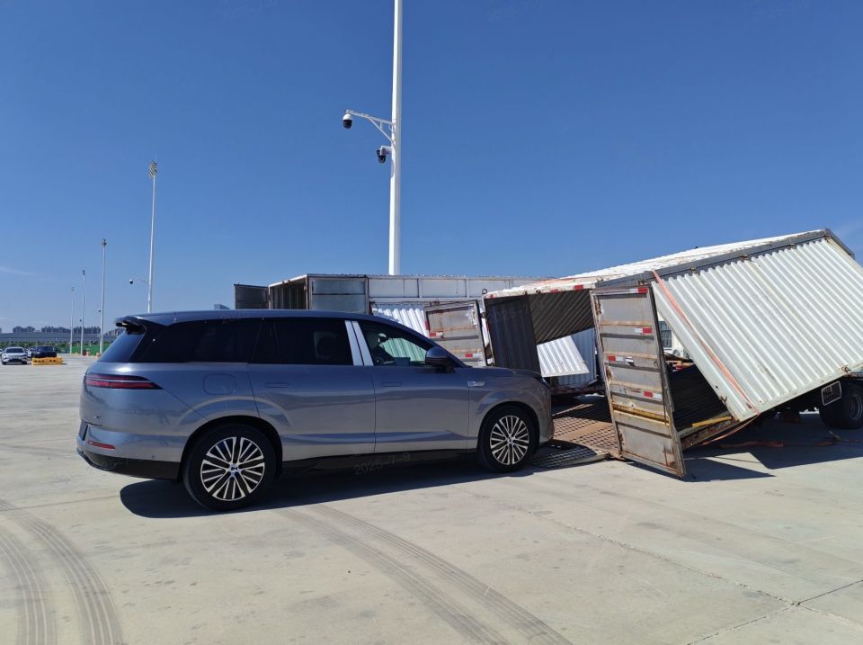 腾势N8L实车曝光，大过问界M8+天神之眼B，三电机925马力+云辇-A_腾讯新闻