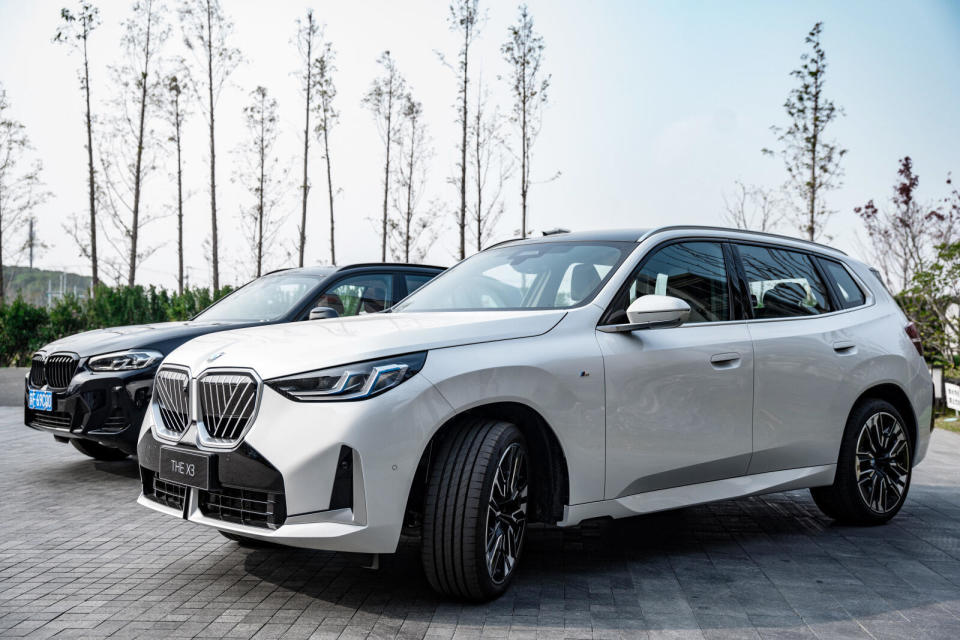 全新宝马X3L现身街头，大过奔驰GLC+全景星轨天幕，动力/底盘升级_腾讯新闻