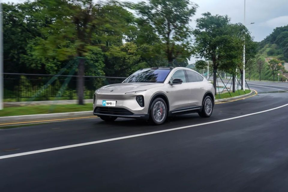 35.8万起！蔚来全新EC6正式上市/基于第二代技术平台打造_腾讯新闻