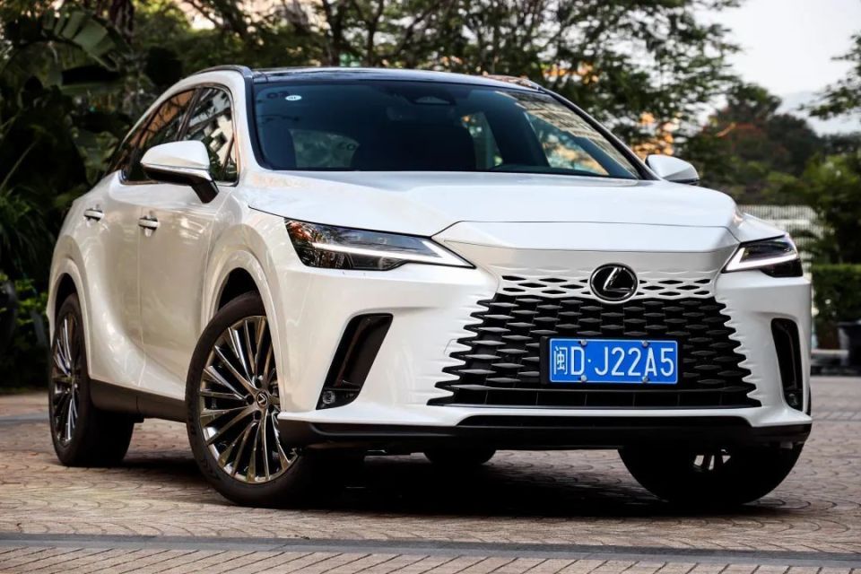 全新雷克萨斯RX试驾：重回巅峰，这次真能硬刚BBA！_腾讯新闻