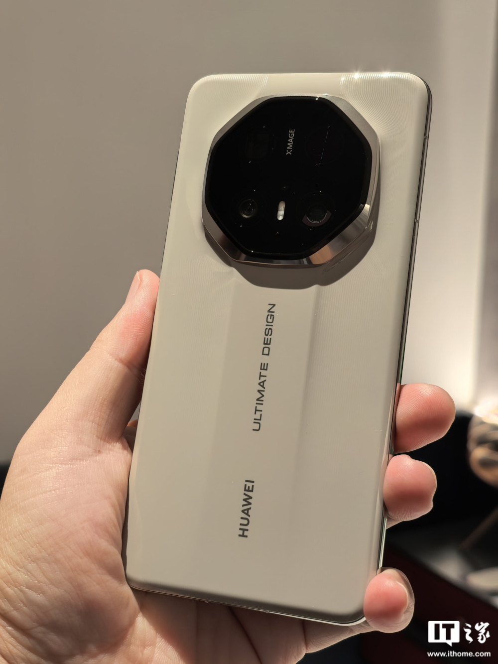 华为 Mate70 RS 非凡大师、Mate70 Pro+实拍：史上最强大Mate！_腾讯新闻