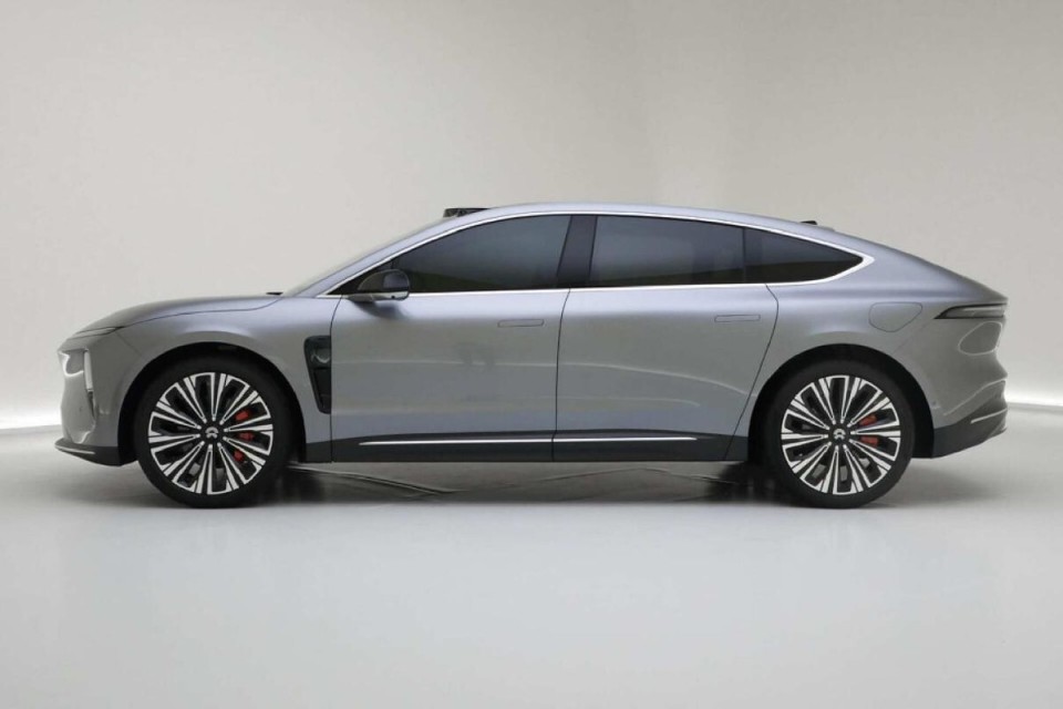 车长5米32仅配四座，自研5nm芯片+三激光雷达，蔚来ET9能否成功？_腾讯新闻