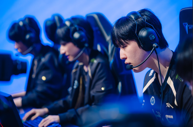 S15淘汰赛首轮对阵出炉，LCK内战喜忧参半，全华班CFO迎战KT！_腾讯新闻