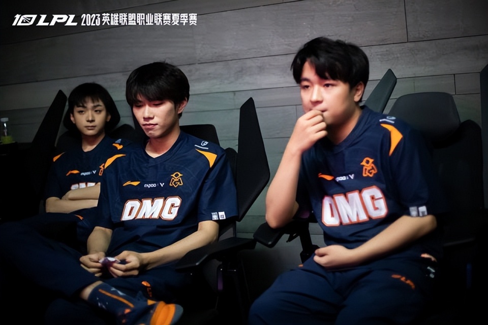 EDG大战OMG，Uzi再度交手Able，但胜负手却在中上野身上！_腾讯新闻