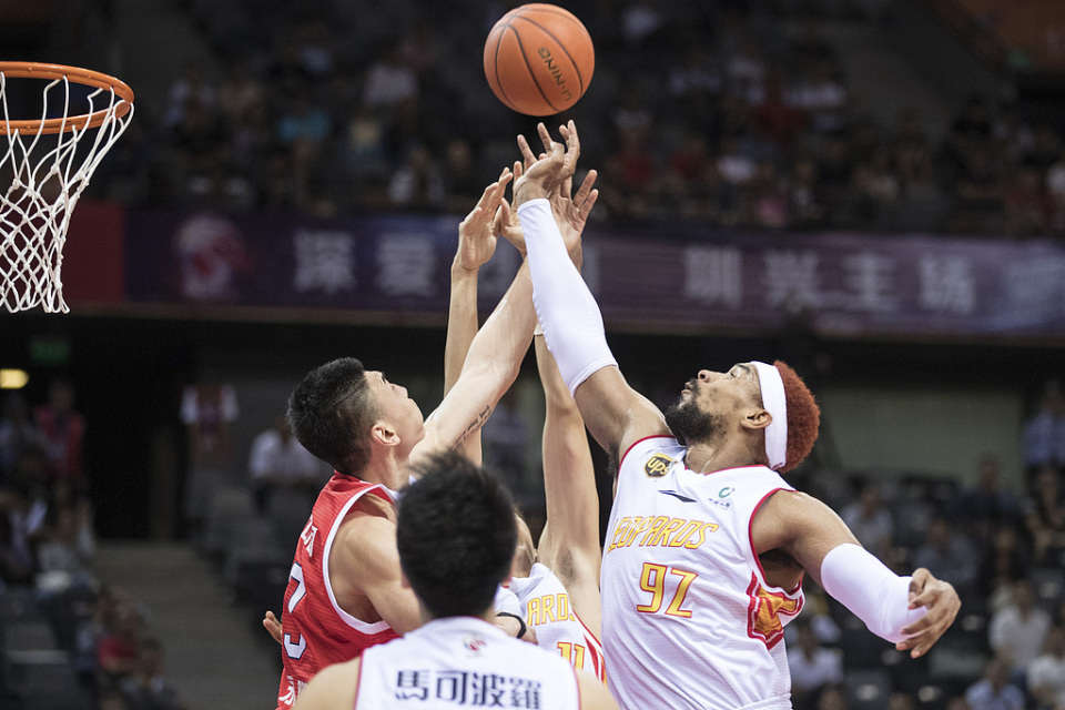 胆太肥了！萨林杰抢杜锋战术板， 广东险胜山西燃爆_腾讯新闻