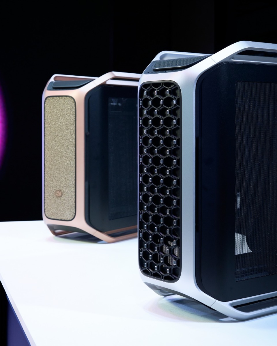 MasterFrame 家族壮大，酷冷至尊展出多款机箱新品_腾讯新闻