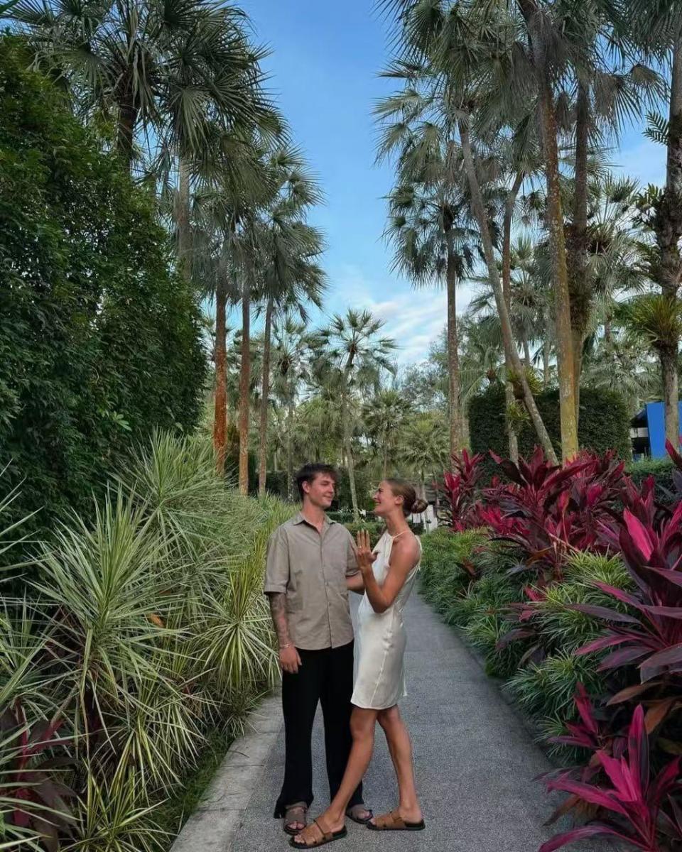 祝福“阿汤哥”！A队CS2分部明星选手dev1ce求婚成功_腾讯新闻