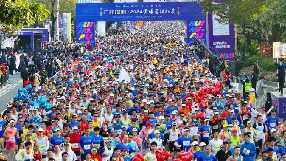 网传广州一马拉松奖牌形似“手铐”？组委会：灵感源于精密齿轮_腾讯新闻