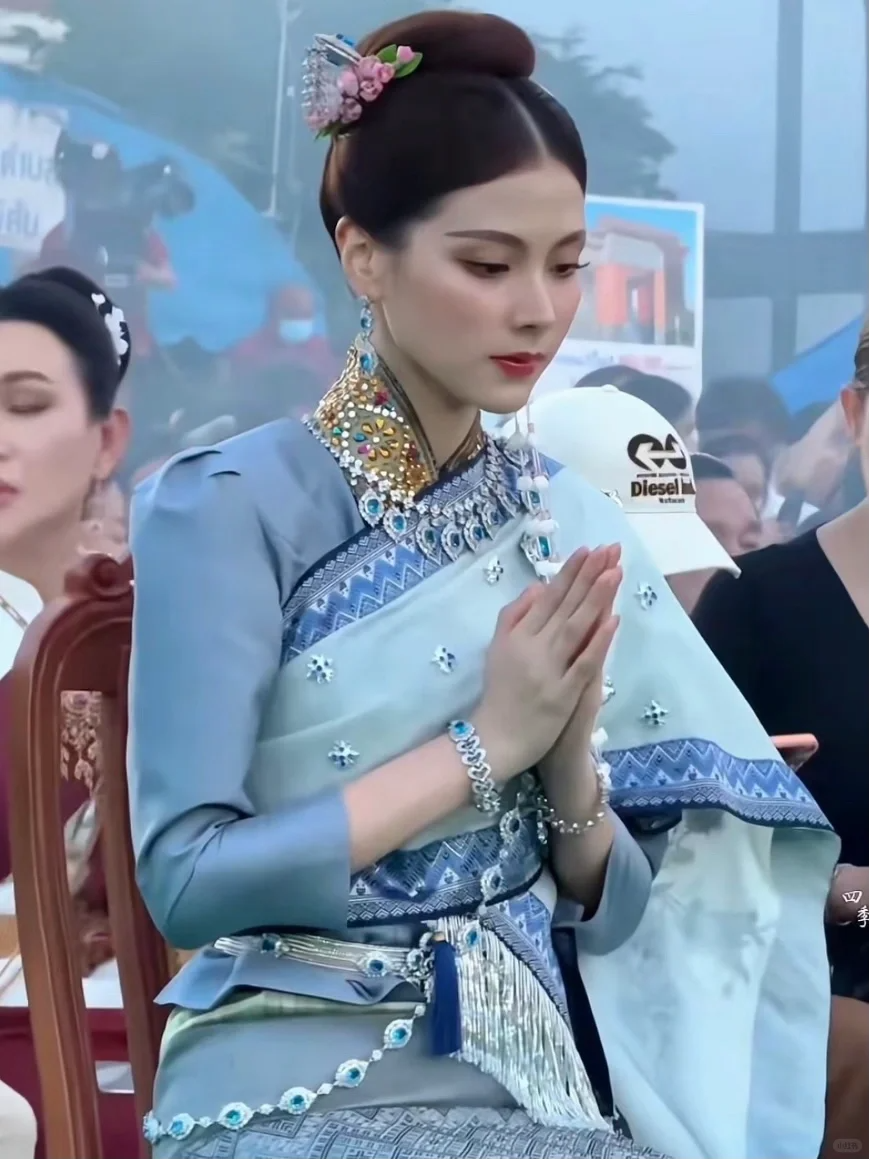 Lisa新造型震撼全网！曾经的“人间芭比”，怎么疯成了这样？_腾讯新闻