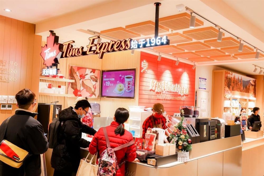 Tims天好咖啡与良品铺子达成战略合作，首家融合店落户武汉_腾讯新闻