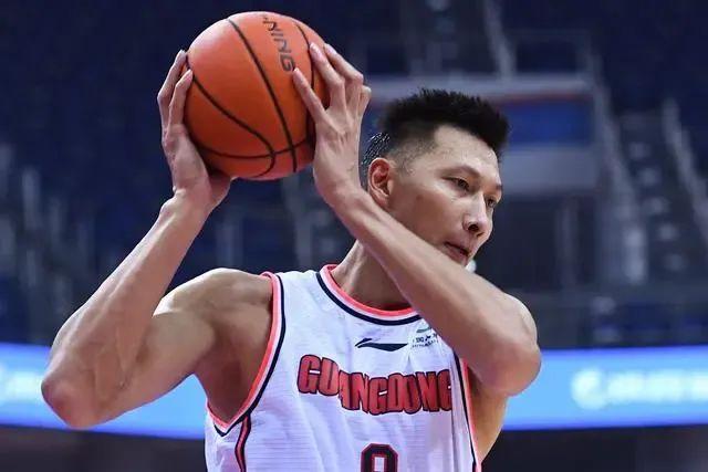 易建联被曝嫖娼？网友质疑网传身份证图片真伪，原图为国外身份证模板！本人未回应 腾讯新闻