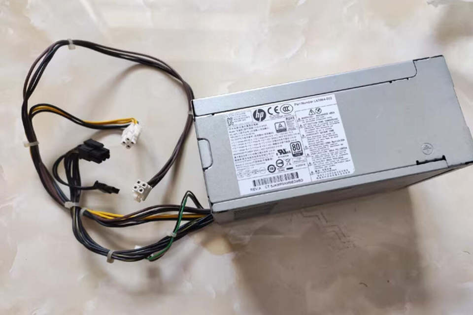 盘点12VO电源接口标准化的困局与突破_腾讯新闻