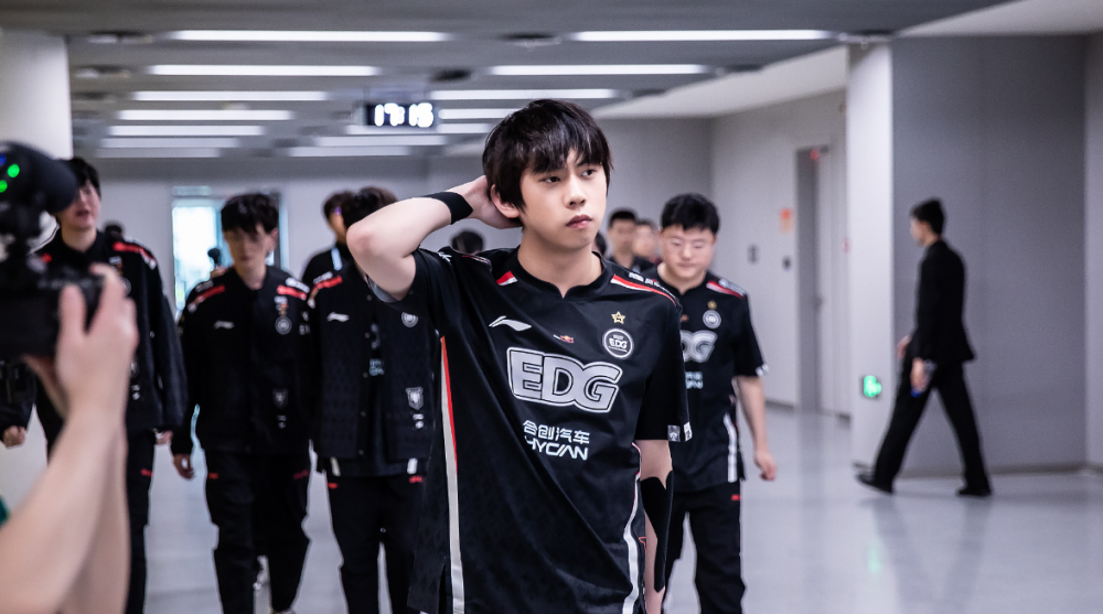 LPL4号种子争夺战：EDG大战WBG，UZI或无缘S13世界赛_腾讯新闻
