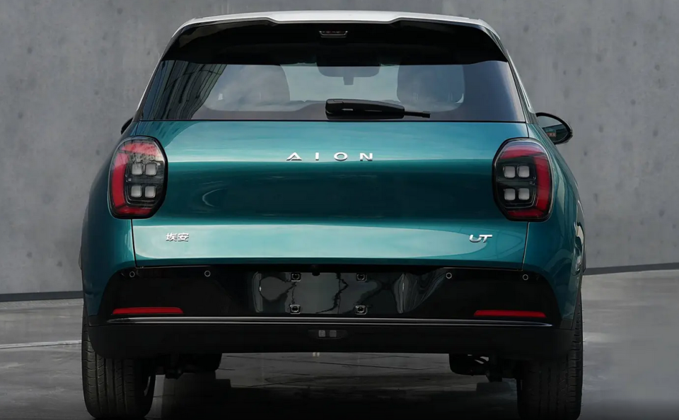 轴距2750mm，最大功率100kW，吊打一众小型车，AION AY2广州车展首发_腾讯新闻