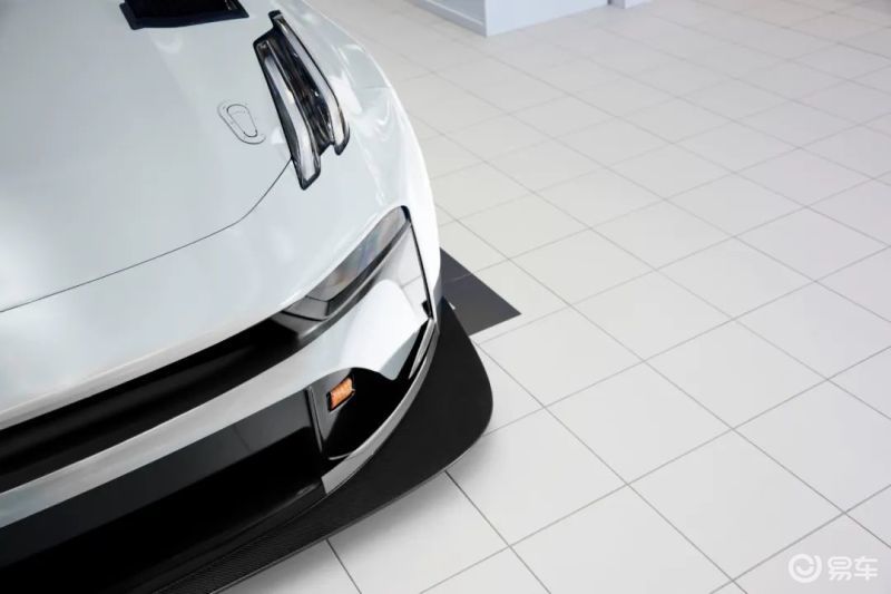 新领克03 TCR赛车正式亮相 搭载2.0T发动机/售价14.8万欧元_腾讯新闻