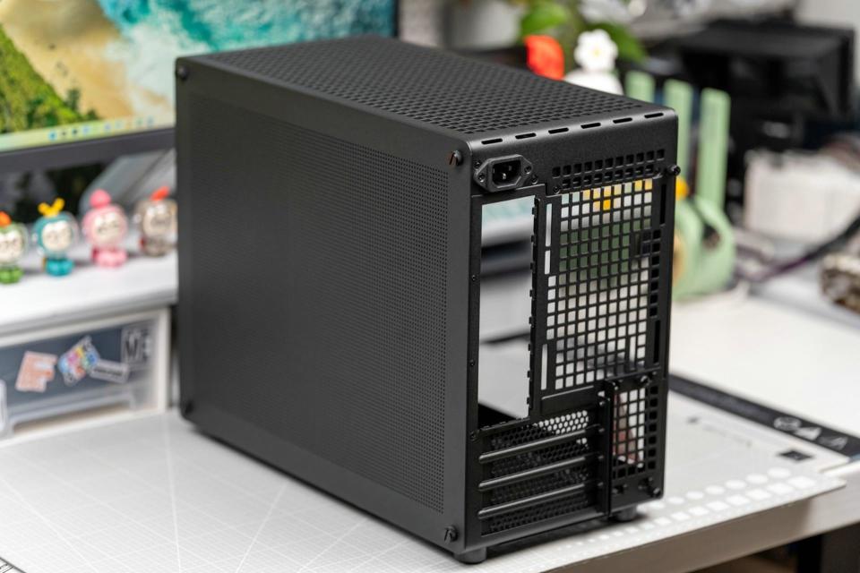 20L小尺寸 M-ATX机箱装机，乔思伯Z20打造精致桌面电脑_腾讯新闻