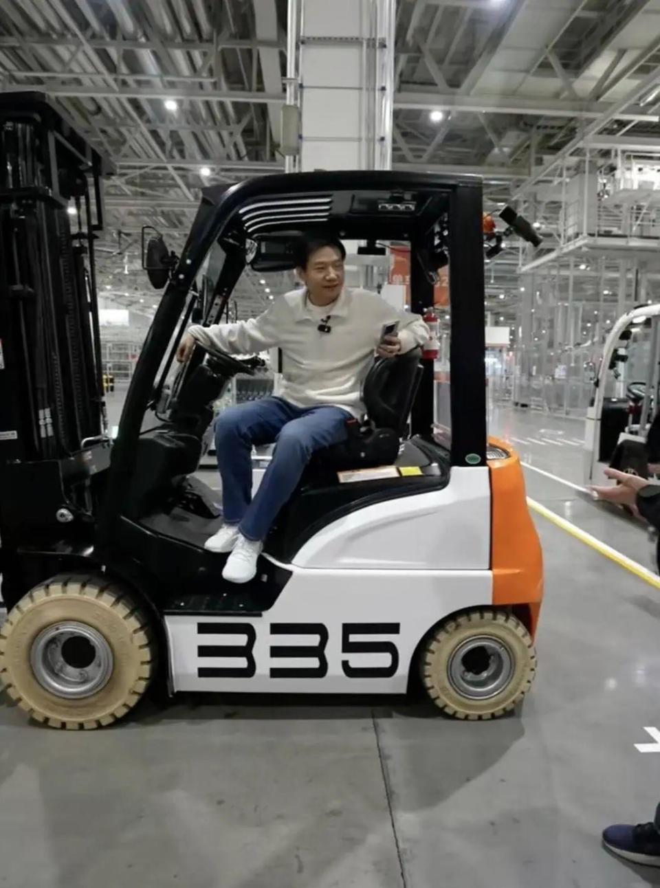 9000 元！小米 SU7 限定色开售，SU7 Ultra 外观还有大改动_腾讯新闻