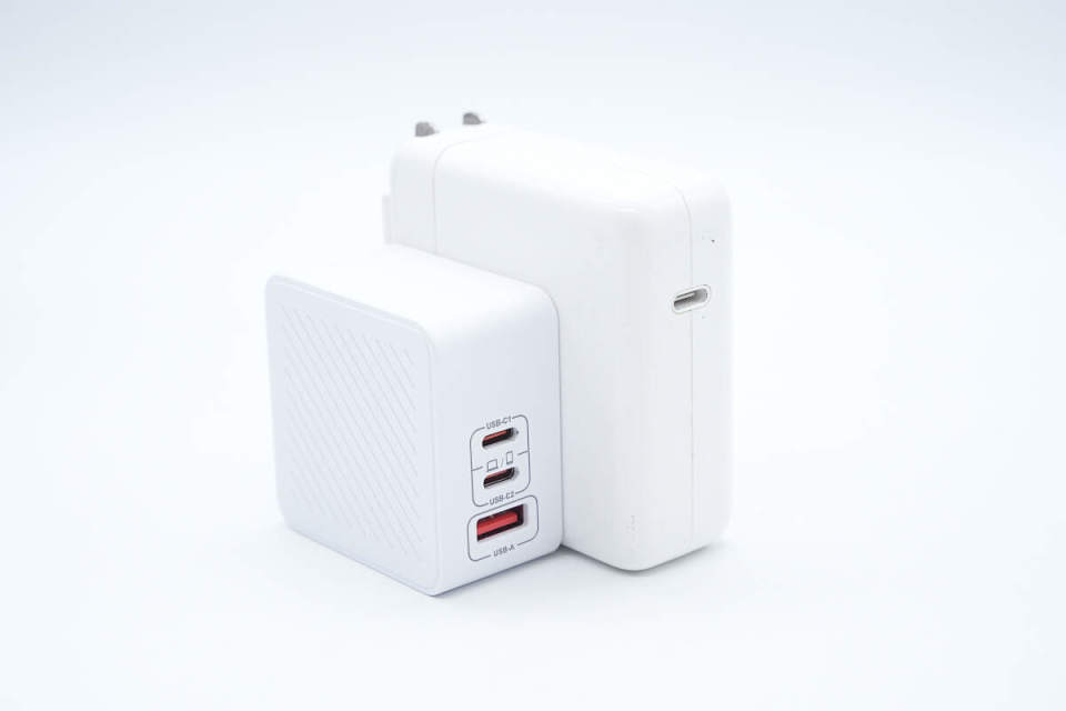 内置英集芯IP2726协议芯片，众森泰65W氮化镓充电器拆解_腾讯新闻