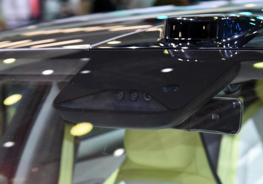 3.9s破百！11月正式上市，红旗纯电轿车E001内饰官图发布_腾讯新闻