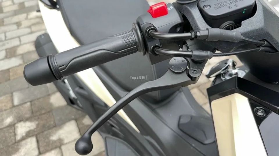 新车解读丨赛科龙RT150“焕芯”上市，售价12588元，到底改了哪里_腾讯新闻