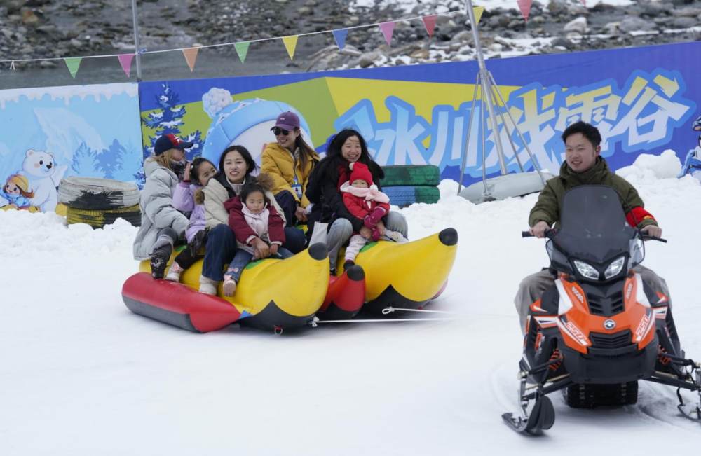 奋进“十五五”丨这个“冰与火”的甘孜藏不住了！冰雪搭台，红色唱戏，元旦实现游客、收入双增长_腾讯新闻