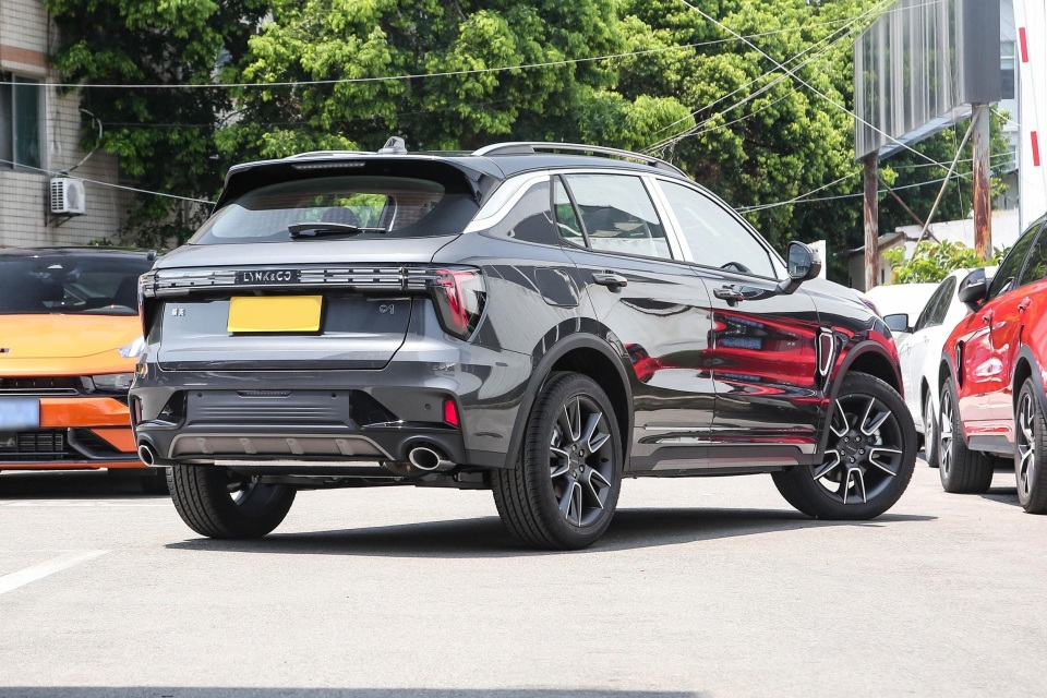 全系2.0T+爱信8AT，254马力油耗7.74L，领克01值不值得购买？_腾讯新闻