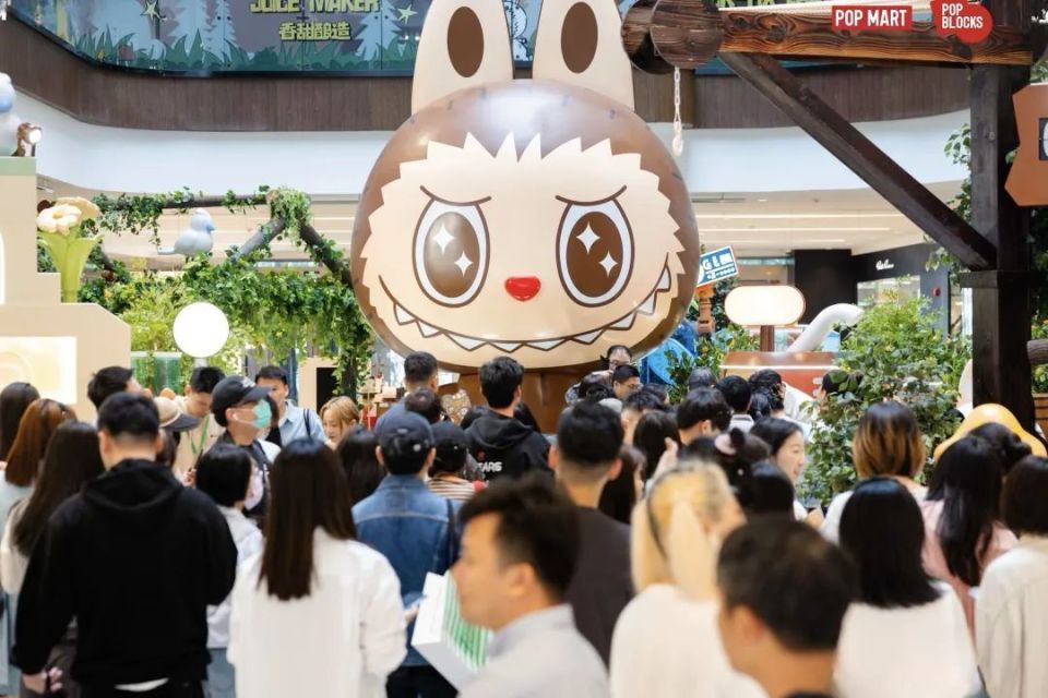 薄荷色Labubu卖出108万，泡泡玛特一年疯狂收割130亿_腾讯新闻