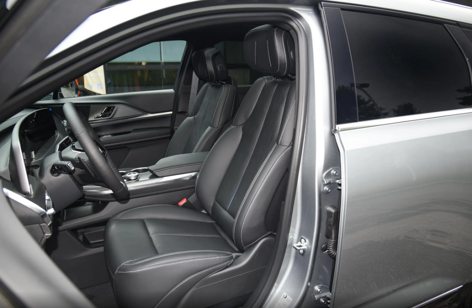 全新凯迪拉克XT5上市，搭载2.0T+9AT，比BBA更具性价比_腾讯新闻