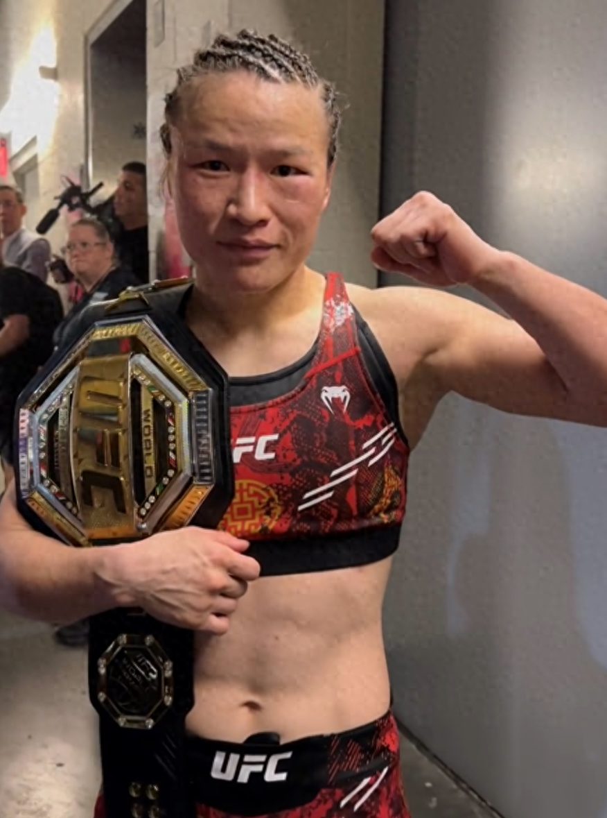 张伟丽卫冕金腰带，“拿下比赛很艰难，晓楠是优秀的战士”，UFC官方发文：中国格斗史上最伟大的一战_腾讯新闻