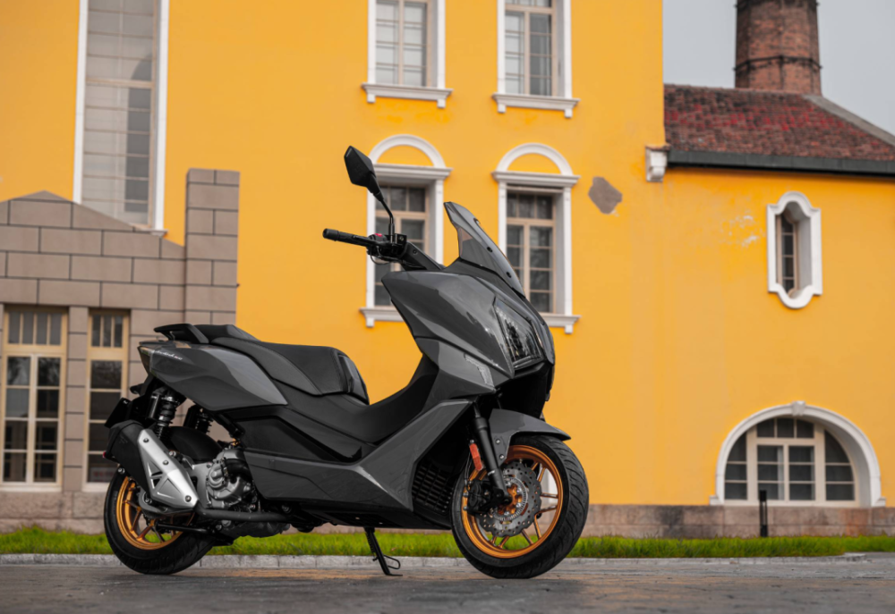 “情感伙伴”已出现！凯威MBP发布Feelink C150、Feelink X系列踏板_腾讯新闻