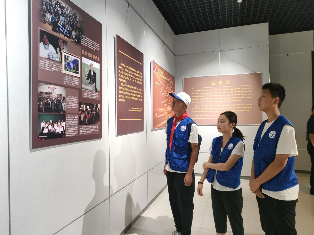 强国复兴有我 争当新时代好少年 | 石嘴山市少先队开展“铭记历史 致敬英雄”红领巾寻访活动_腾讯新闻