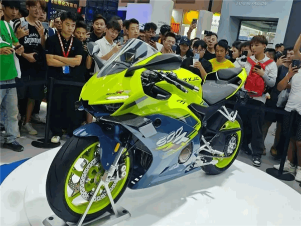 张雪机车首款摩托500RR发布：3.4秒破百 极速可达240km/h_腾讯新闻