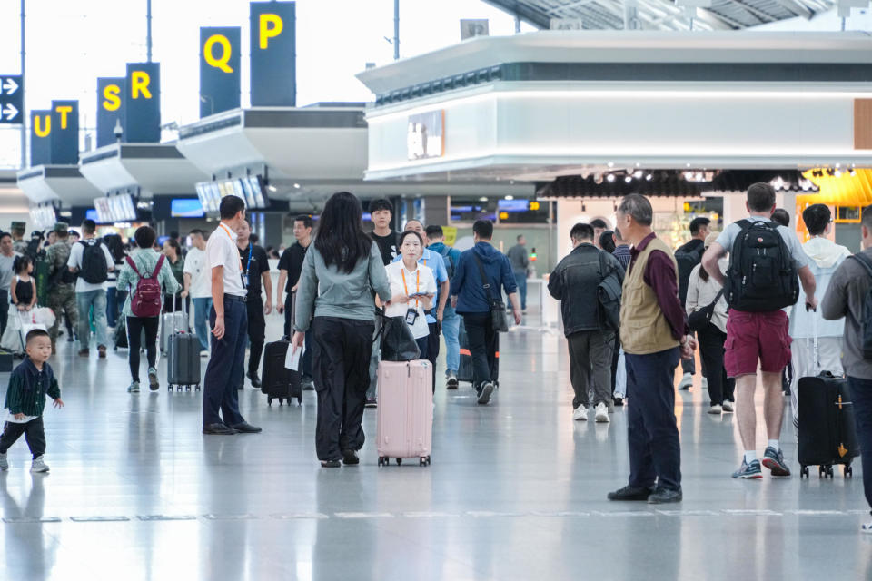 全国第三！国庆中秋假期，成都国际航空枢纽运送旅客227.6万人次_腾讯新闻
