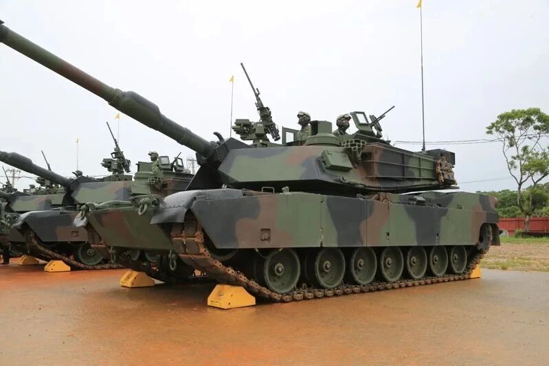 台军首批M1A2T主战坦克成军_腾讯新闻