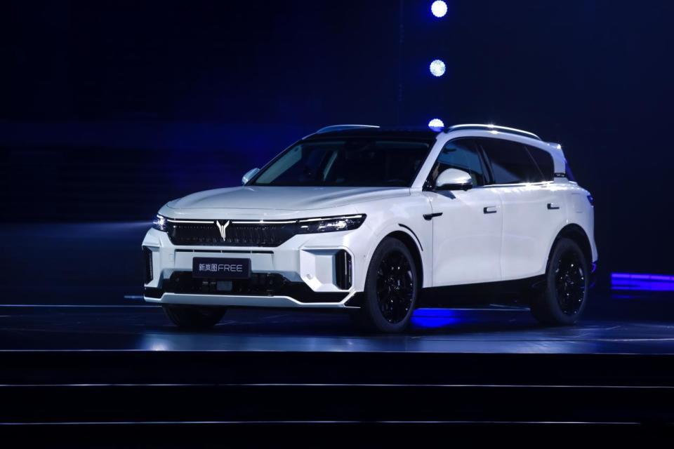 20万元新能源SUV二选一，岚图FREE与智己LS6谁更适合家庭用户？_腾讯新闻