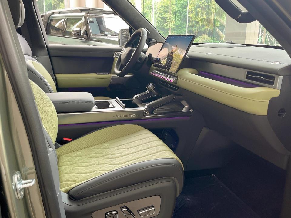 猛士M817到店实拍，车长5米1+华为乾崑，双电机551马力+空气悬架_腾讯新闻