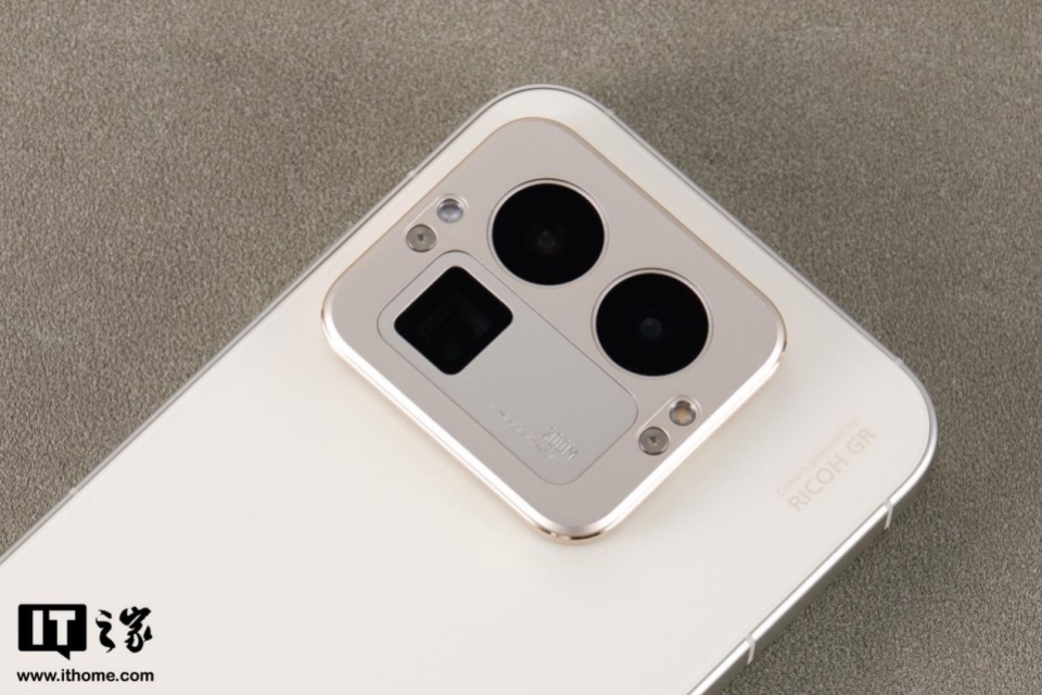 理光 GR 影像 + 可换 Deco，真我 GT8 Pro 体验评测_腾讯新闻
