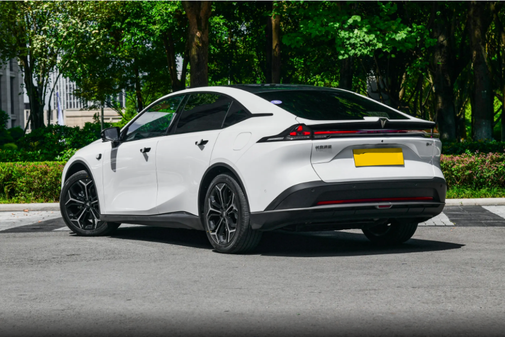 15万级混动家轿PK，深蓝L07与银河星耀8 PHEV，该怎么选？_腾讯新闻