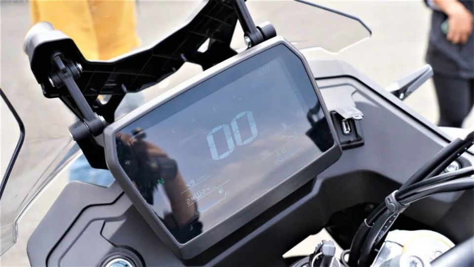 国产500cc级ADV“大师兄”，无极DS525X新车详解，颜值到位具备爆款潜质_腾讯新闻