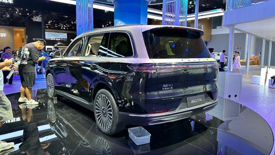 风云T11正式上市售17.99万元，压力再给到银河M9和深蓝S09_腾讯新闻