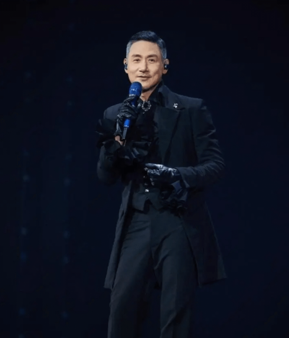 张学友新冠康复后火速回归舞台，媒体称卖命还债，妻子败光20亿_腾讯新闻