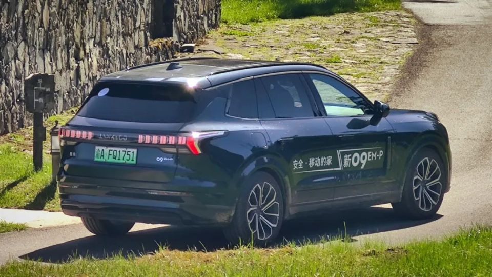 试驾领克09EM-P：操控如热刀切黄油，注定只属于少数人？_腾讯新闻