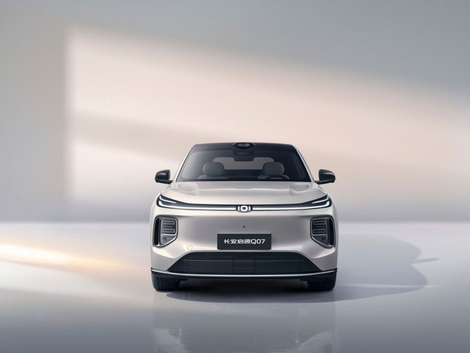 启源Q07正式亮相 配1.5L插混系统+魔毯悬架 高低配车型有何差异？_腾讯新闻