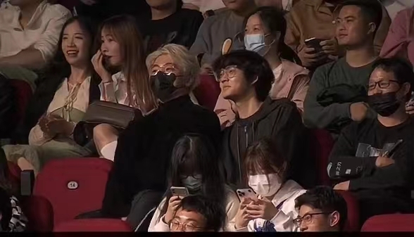 【电竞春晚0404】59E揭棺而起，OMG战队24K纯华子，3C3核3板斧，51分推送走LNG战队