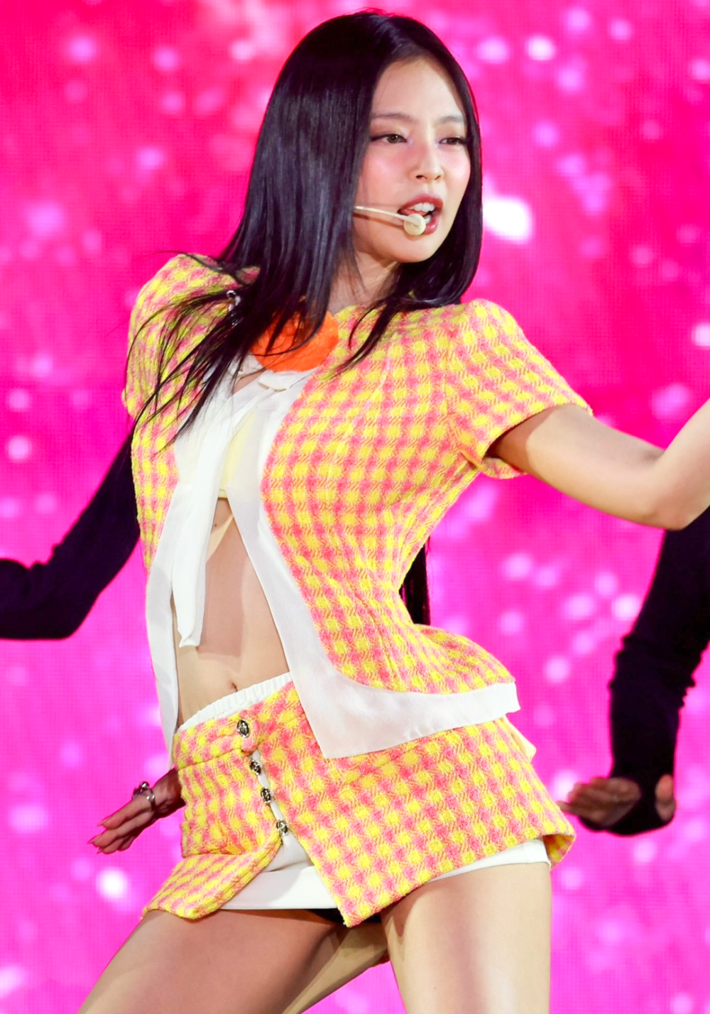 天天被拿着放大镜评判的 Jennie，还能火多久？_腾讯新闻